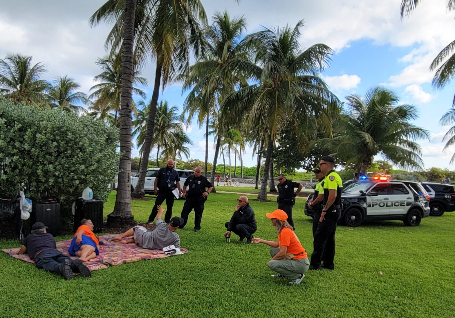 What do We Do – Help The Homeless | Favela Miami